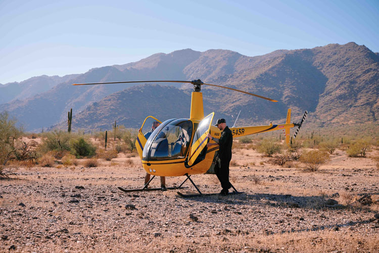 Robinson Helicopter celebra el 50 aniversario del primer vuelo del R22 ...