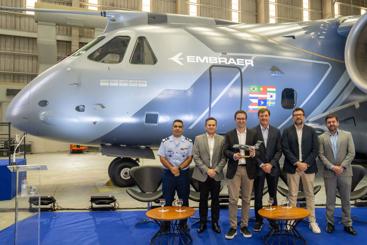 Embraer presenta la nueva imagen del avión demo “KC-390 Millennium ...